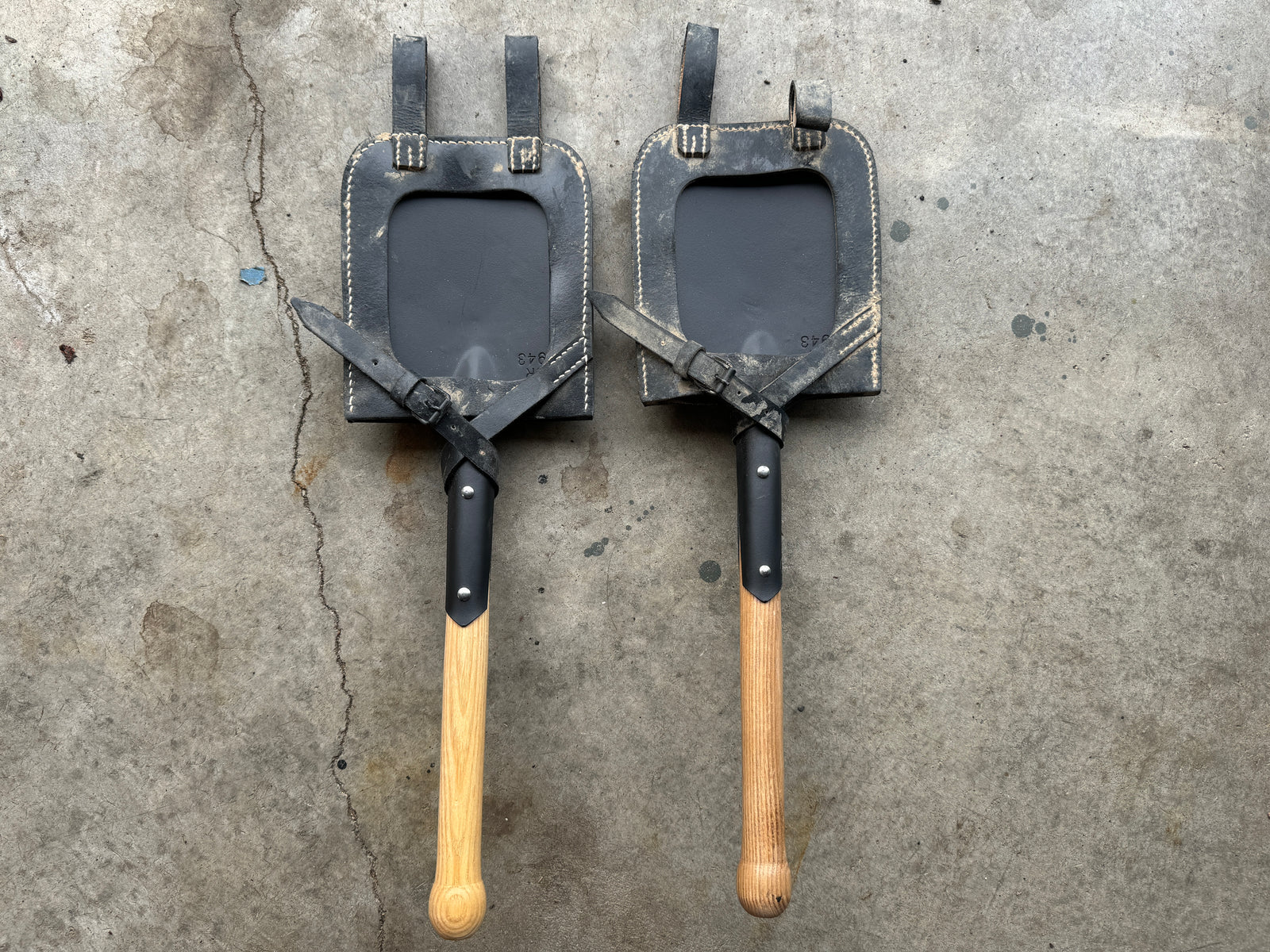 WW2 German Spade with Leather Carrier from Reveille – Mike's Militaria